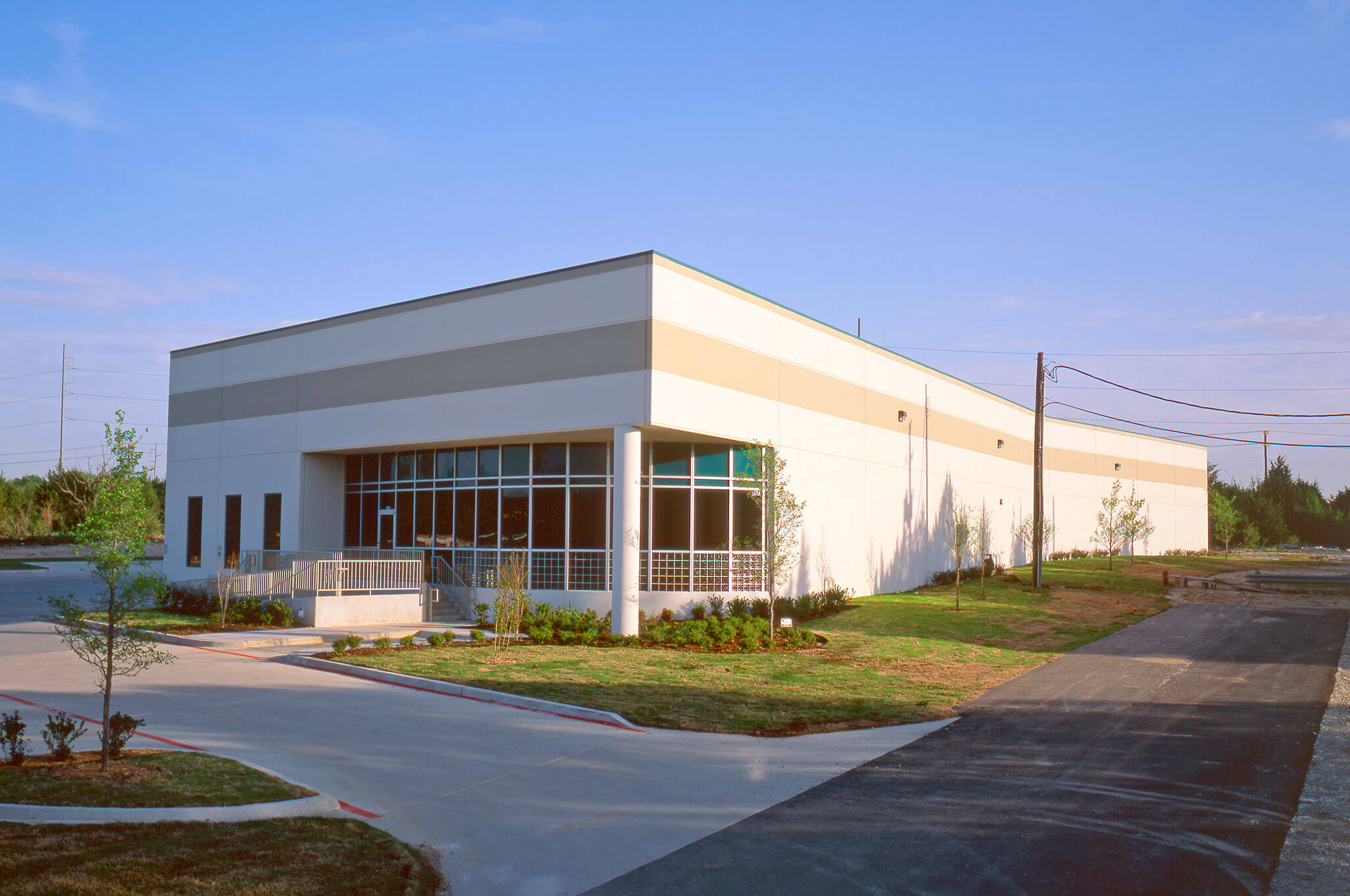 Bluebird Warehouse Dallas - Barron Construction and Renovation